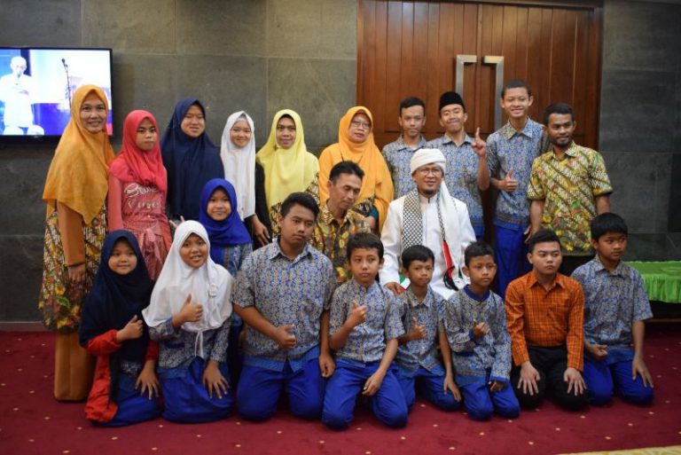 SLB Negeri Cileunyi Bahagia Kunjungi Daarut Tauhiid - Pondok Pesantren ...