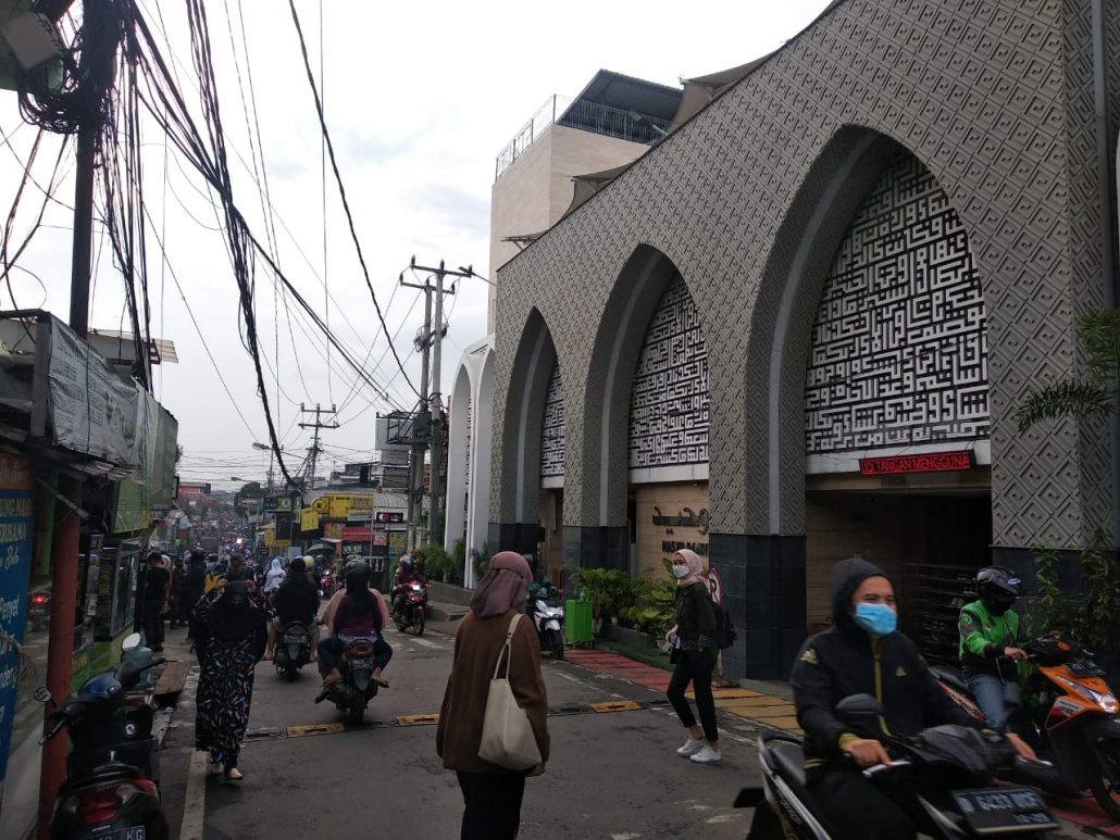 Jamaah Masjid Daarut Tauhiid Semakin Berdatangan - Pondok Pesantren ...