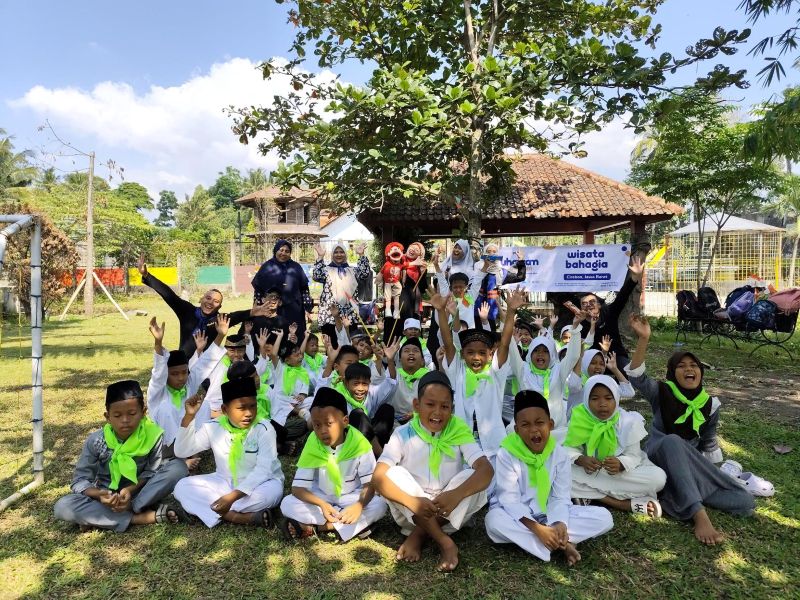 Bahagiakan Puluhan Anak Yatim, DT Peduli Cirebon Ajak Wisata dan Belanja Bahagia - Pondok ...